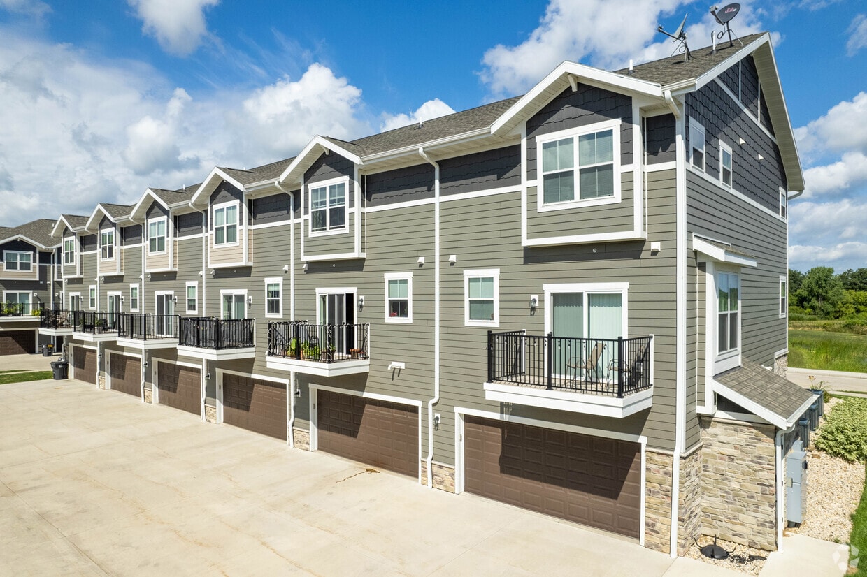 Catalina Crossing Townhomes for Rent - Mc Farland, WI | Apartments.com