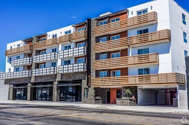 Hollywood Studio District Apartments for Rent with Extra Storage - Los ...