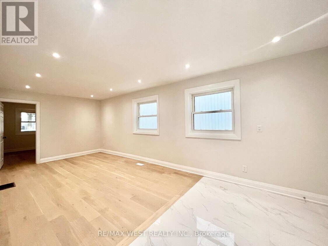 4 Sutherland Ave, Toronto, ON M4C 1R9 - Maison à Louer à Toronto, ON ...