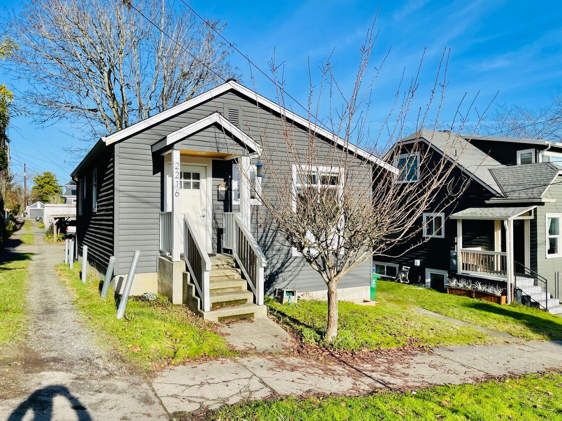 2216 E Mercer St, Seattle, WA 98112 - House Rental in Seattle, WA ...