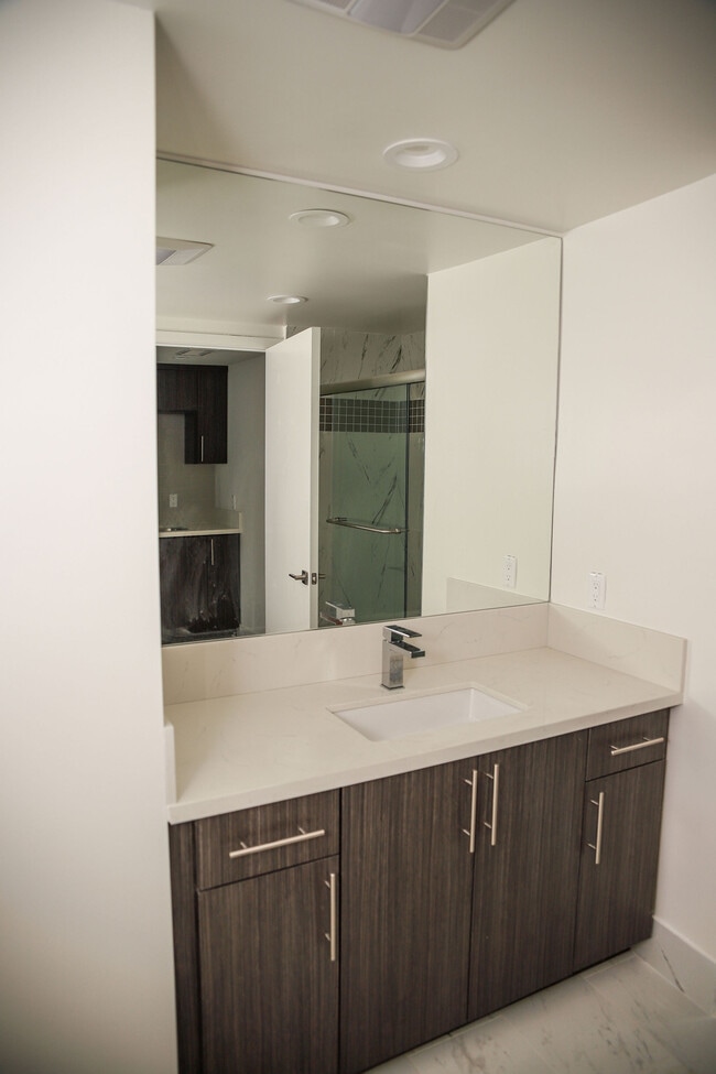 The Luxe Residential - 11110 Hartsook St North Hollywood, CA 91601 ...