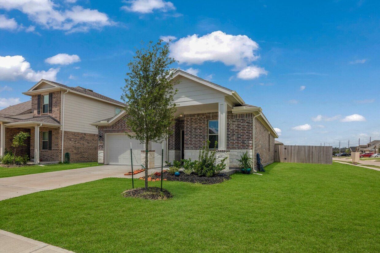 8439 Moonlight Bay Cir, Mont Belvieu, TX 77523 - House Rental in Mont ...