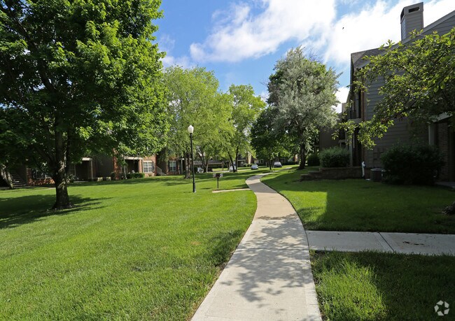 Pebblebrook Apartment Homes - 7700 W 95th St Overland Park, KS ...