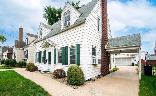 3326 N Sheridan Rd, Peoria, IL 61604 - House Rental in Peoria, IL ...