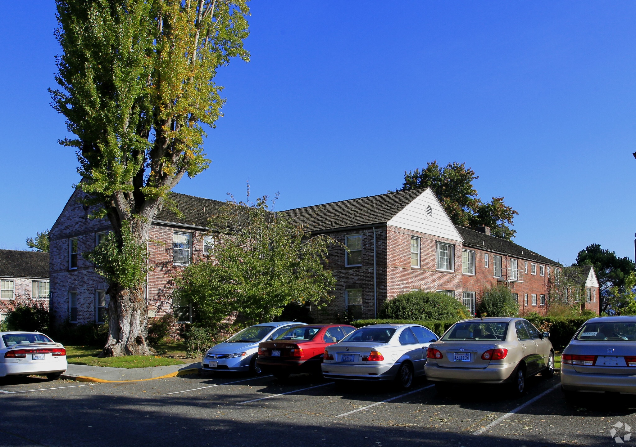 Edgewater Apartments - 2411 42nd Ave E Seattle, WA 98112 | Apartments.com