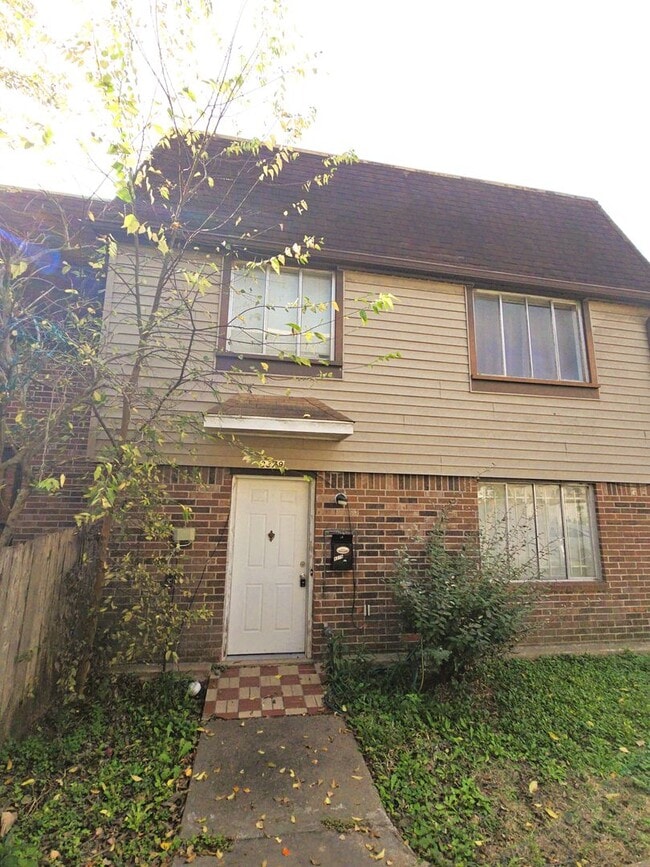 8379 La Roche Ln House | Rice University | Off-Campus Housing Search