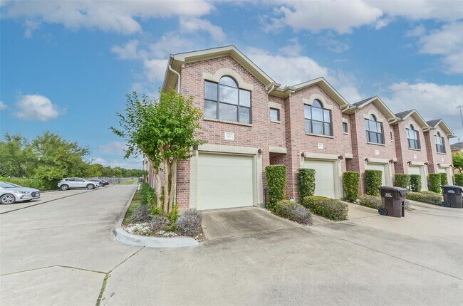 5941 S Loop E Fwy Unit 601, Houston, TX 77033 - Condo for Rent in ...