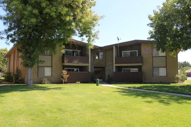 1055 Blake St, Lemoore, CA 93245 - Apartment for Rent in Lemoore, CA ...