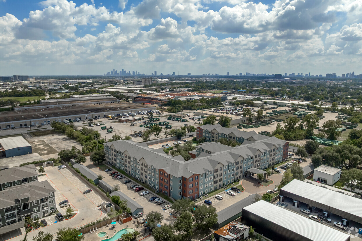 Lovett Manor - 2056 Antoine Dr Houston, TX 77055 | Apartments.com