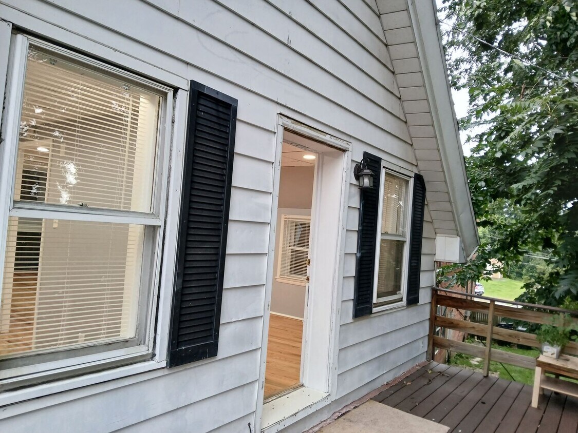 8 Mangam St Unit 2, Cohoes, NY 12047 - Room for Rent in Cohoes, NY | Apartments.com