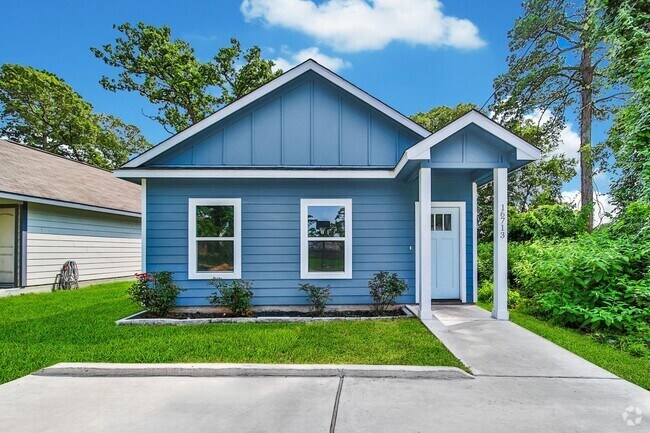 Lake Conroe Village Houses for Rent with High Ceilings - Montgomery, TX