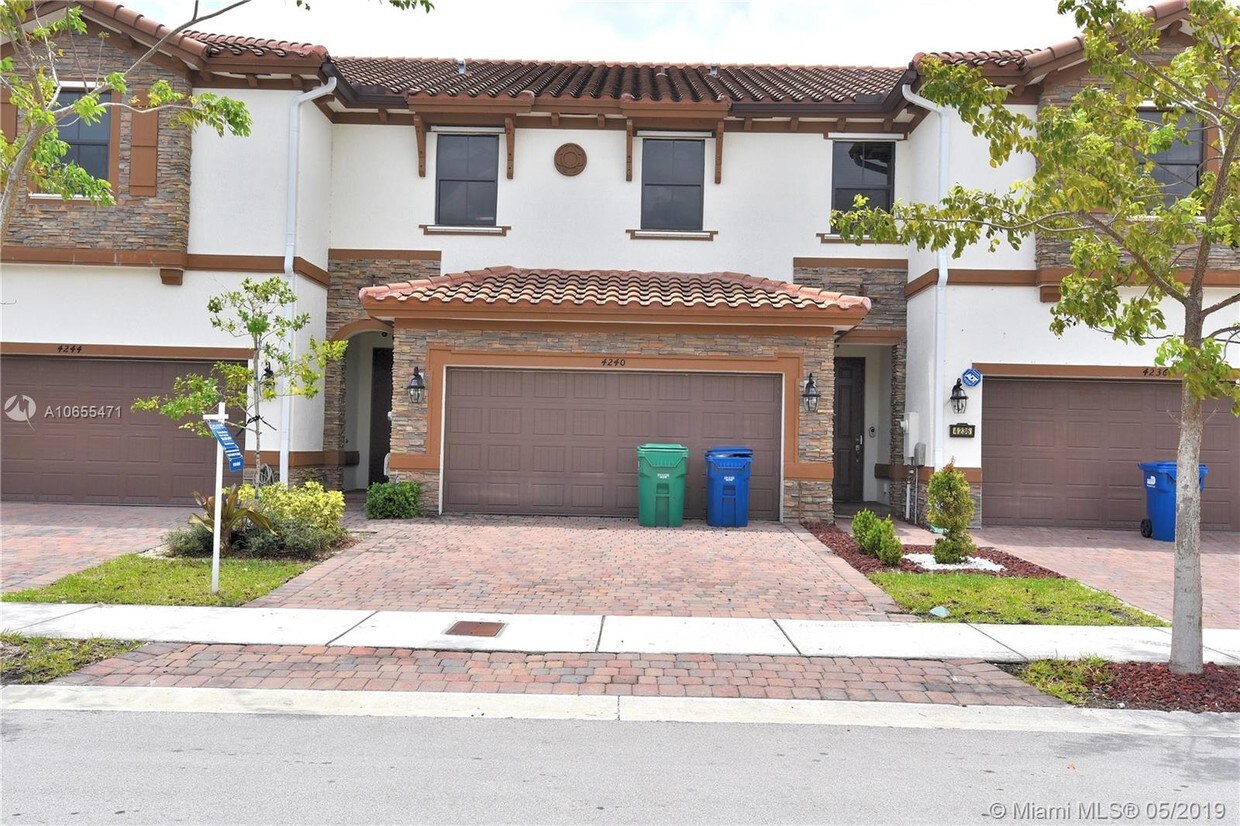 4240 SW 166th Ct, Miami, FL 33185 - Townhome Rentals in Miami FL | Apartments.com