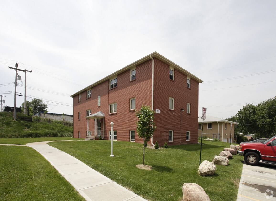 7319 Decatur St, Omaha, NE 68114 - 7319 Decatur St Omaha, NE 68114 ...