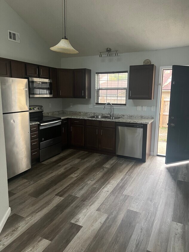 2709 Donley St, Bellview, FL 32526 - Townhome Rentals in Bellview FL ...