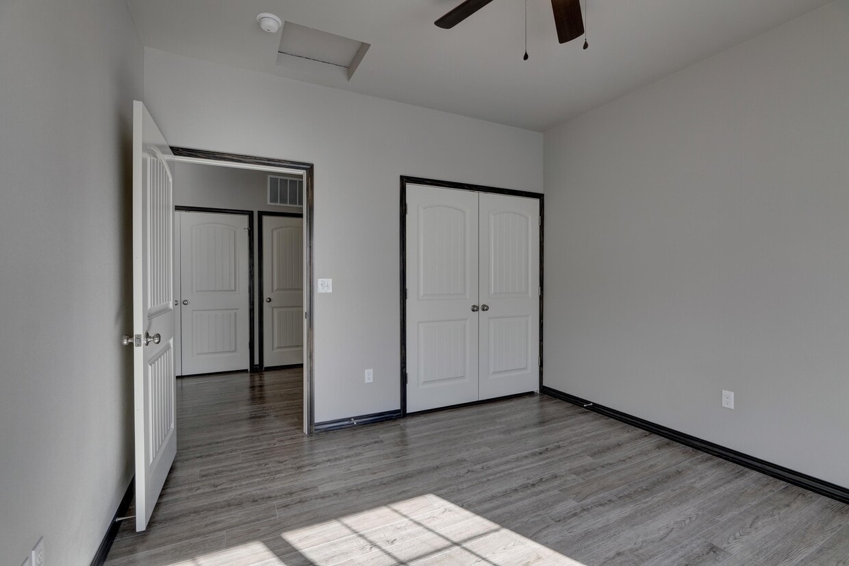 24 Eleven Jackson - 2411 South Jackson Ave Joplin, MO 64804 ...