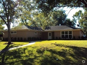 Braeburn Terrace Apartments for Rent with Hardwood Floors - Houston, TX ...