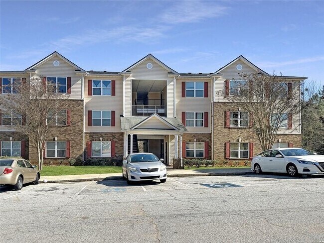 New Waldrop Farms Apartments for Rent with High Ceilings - Decatur, GA ...