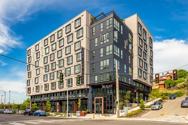 Apartments for Rent with a Living Room in Fairmount Park, Seattle ...