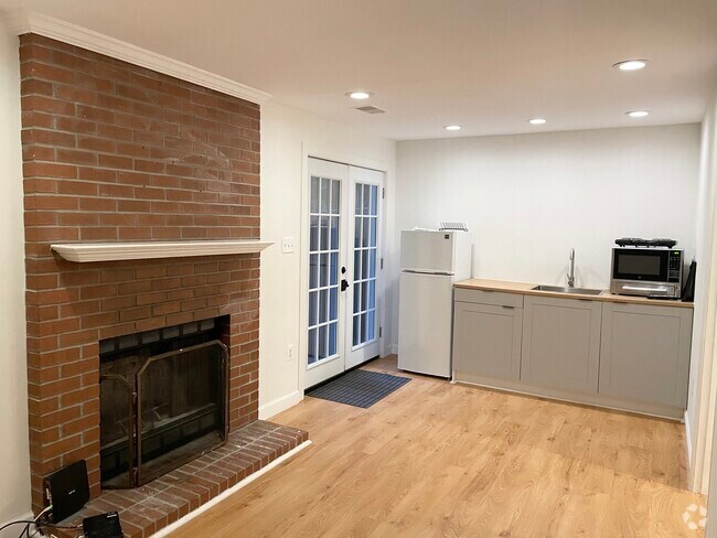 Sully Station II Apartments for Rent with a Walk-In Closet ...