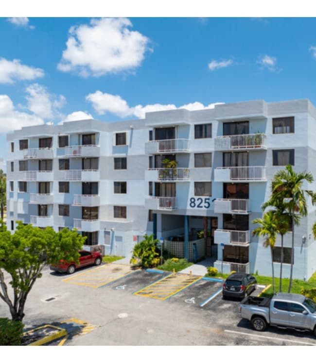 8261 NW 8th St Miami, FL 33126 - Alquileres en Miami, FL | Apartamentos.com