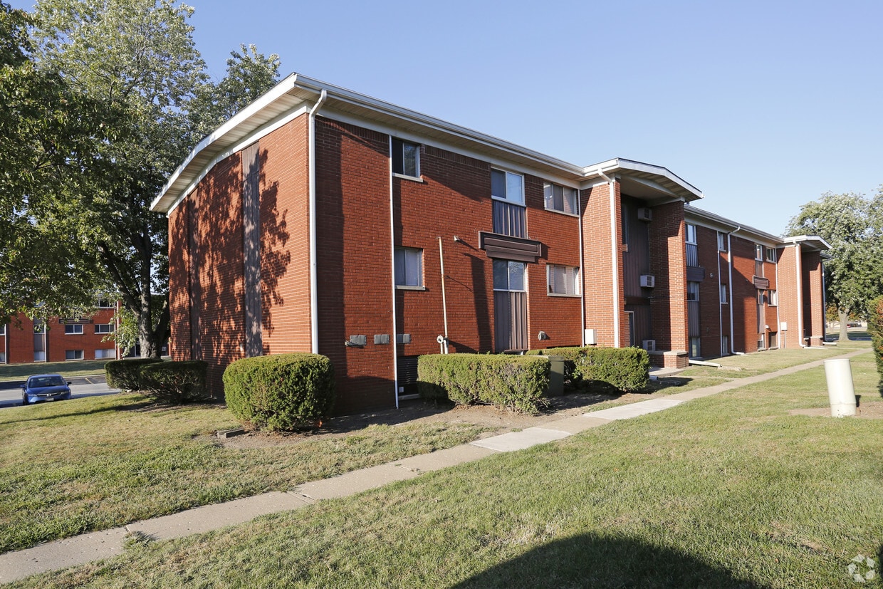 The Quarry Apartments - 3710 North Community Dr Decatur, IL 62526 ...
