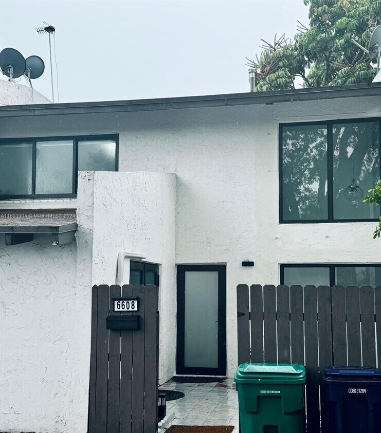 6608 SW 114th Ave, Miami, FL 33173 - Townhome Rentals in Miami FL ...