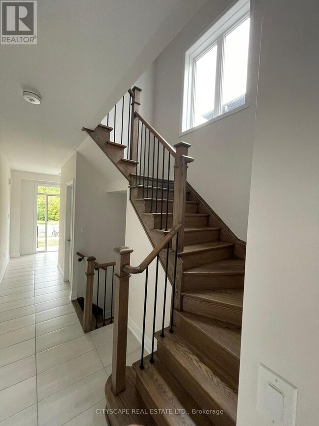 9249 White Oak Ave, Niagara Falls, ON L2G 3P6 - Maison à Louer à ...