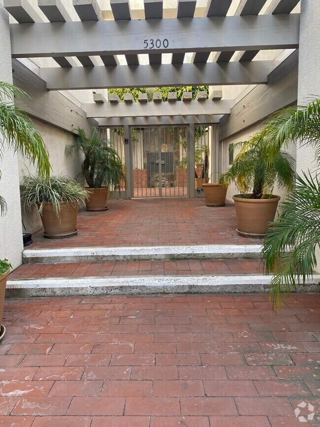 Centinela Heights Apartments for Rent - Inglewood, CA - 77 Rentals ...