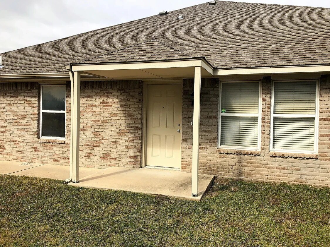 1301 Lindsey Plaza Dr, Norman, OK 73071 - Townhome Rentals in Norman OK | Apartments.com