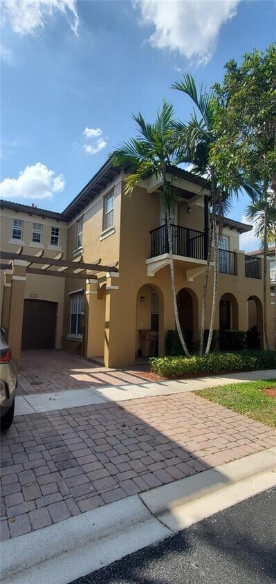 4443 Arabian Way, Davie, FL 33328 - Townhome Rentals in Davie FL ...