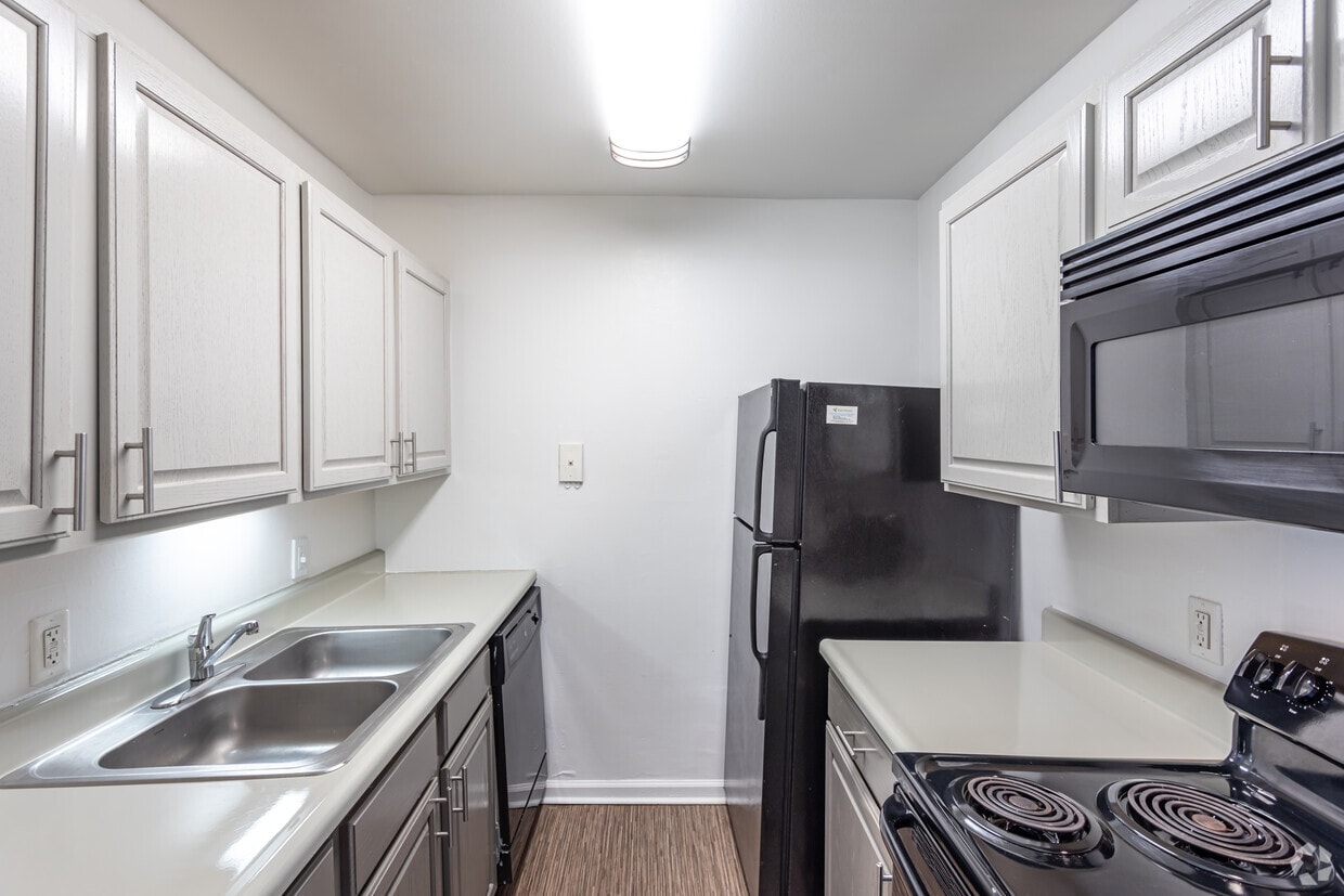 Arlington Apartments - 11907 Charter House Ln Creve Coeur, MO 63141 ...