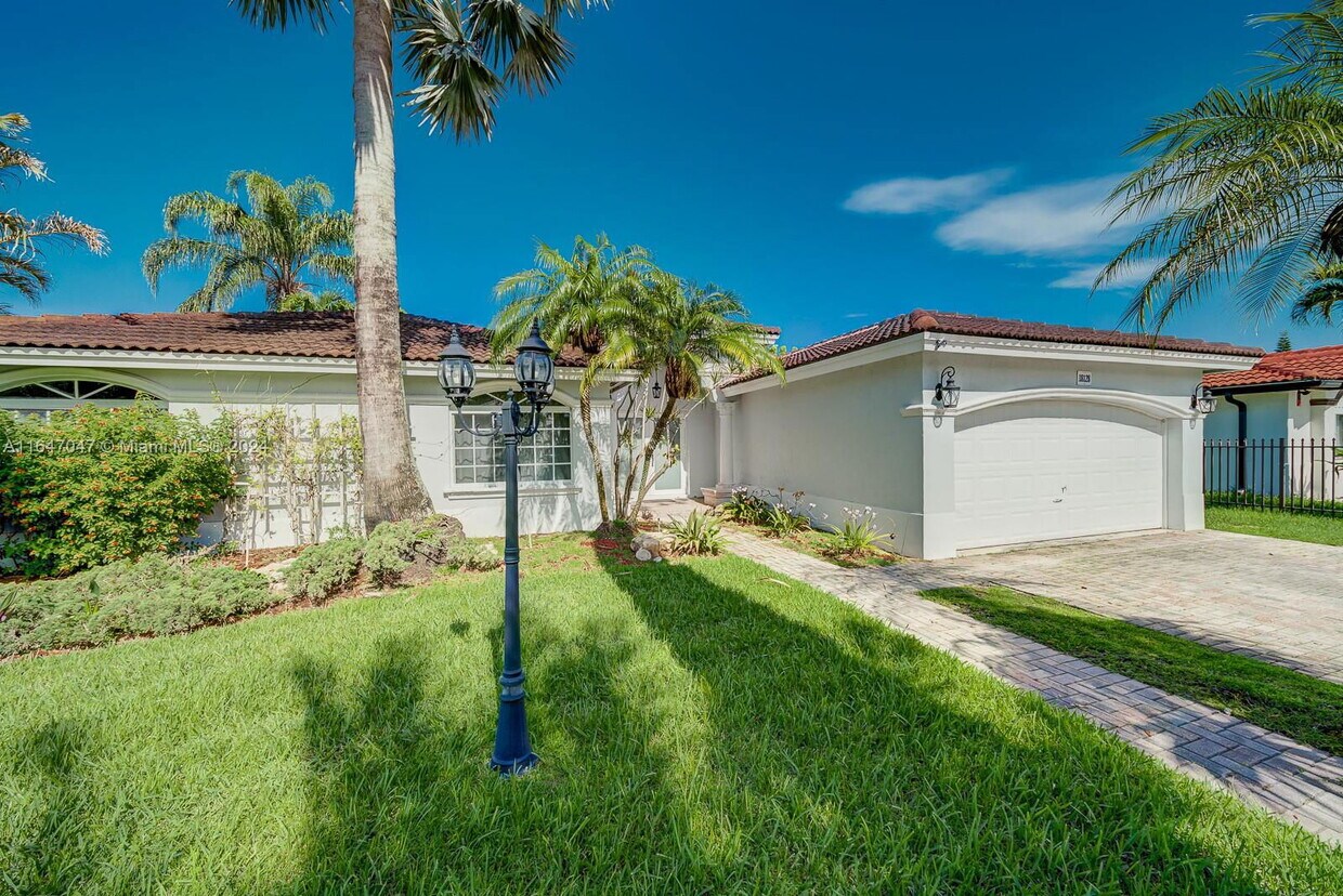18128 SW 151st Ave Miami, FL 33187 - Alquileres en Miami, FL ...
