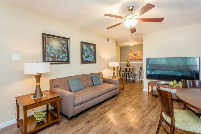 Valencia at Spring Branch - Apartments in Houston, TX | Apartments.com