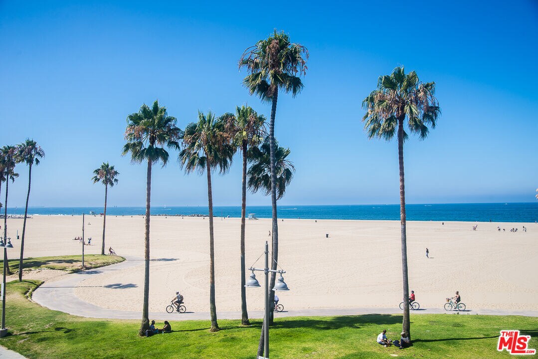 8 Brooks Ave Unit 12, Los Angeles, CA 90291 - Condo for Rent in Los ...