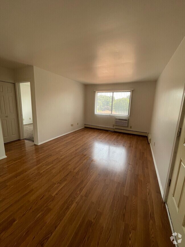 Pine Island Ridge Apartments under $1,500 - Crown Point, IN - Updated ...