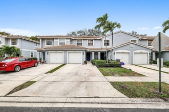 Kings Point Capri Apartments for Rent with a Swimming Pool - Delray ...