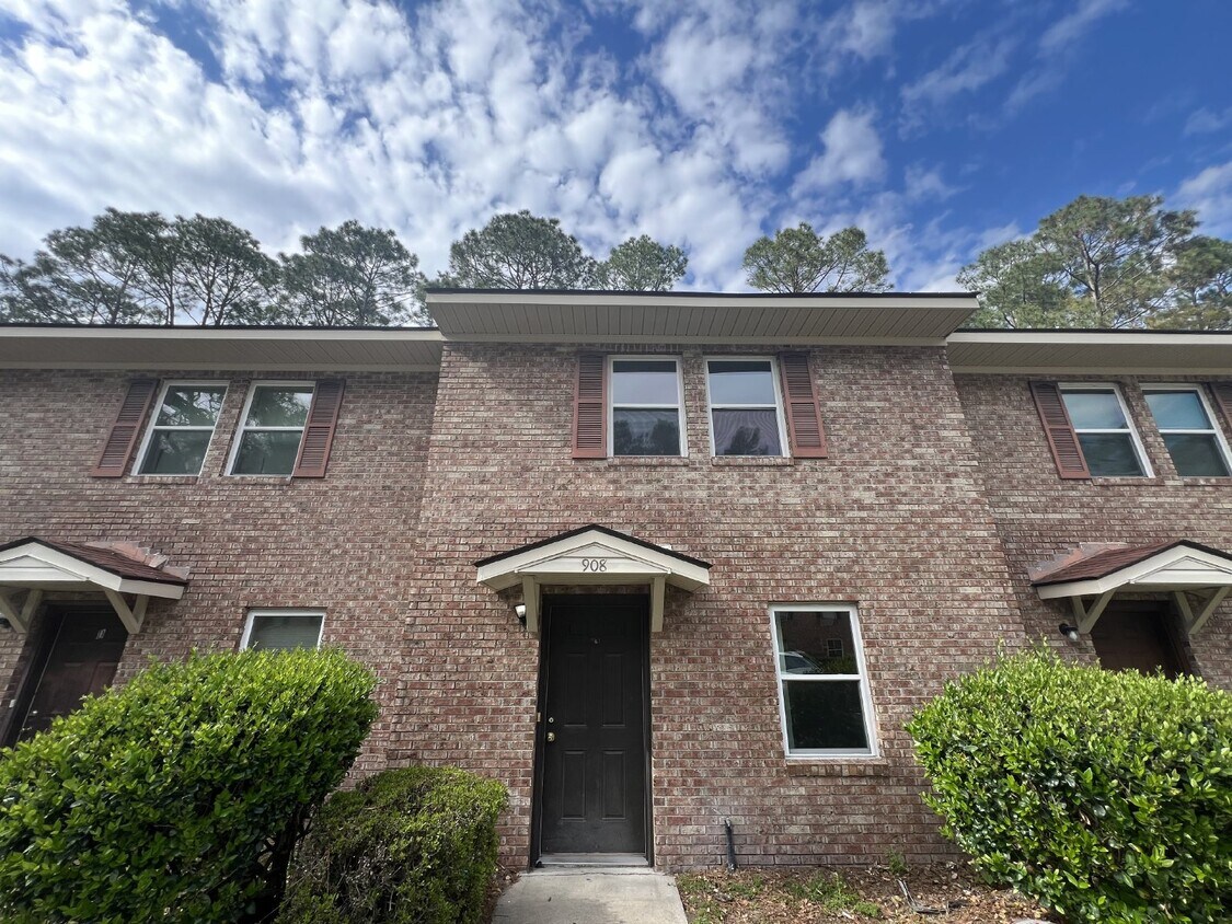 908 W Pine St, Hinesville, GA 31313 - Room for Rent in Hinesville, GA ...