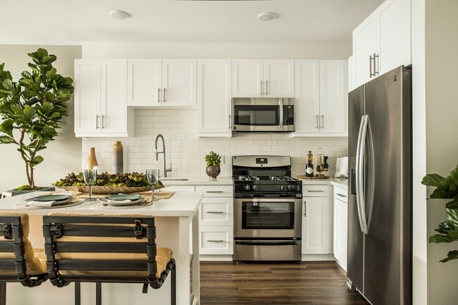 The Q Playa Apartments - 5901-5921 Center Dr Los Angeles, CA ...