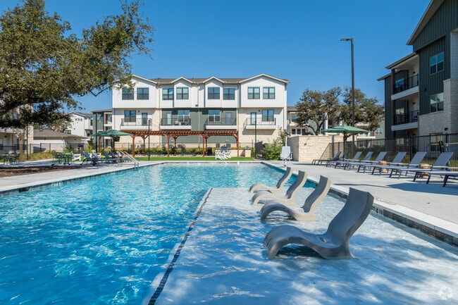 Summerlyn Apartments for Rent with Extra Storage - Leander, TX ...