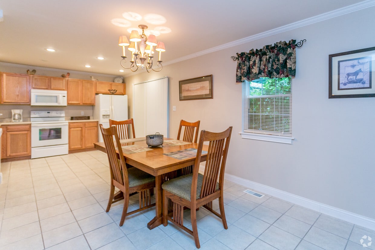 Colonial Crest Apartments - 405 S Morrison Rd Muncie, IN 47304 ...
