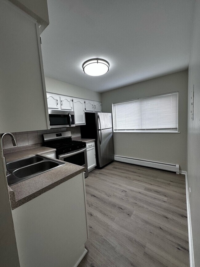 693 E Fullerton Ave Unit 210, Glendale Heights, IL 60139 - Condo for ...