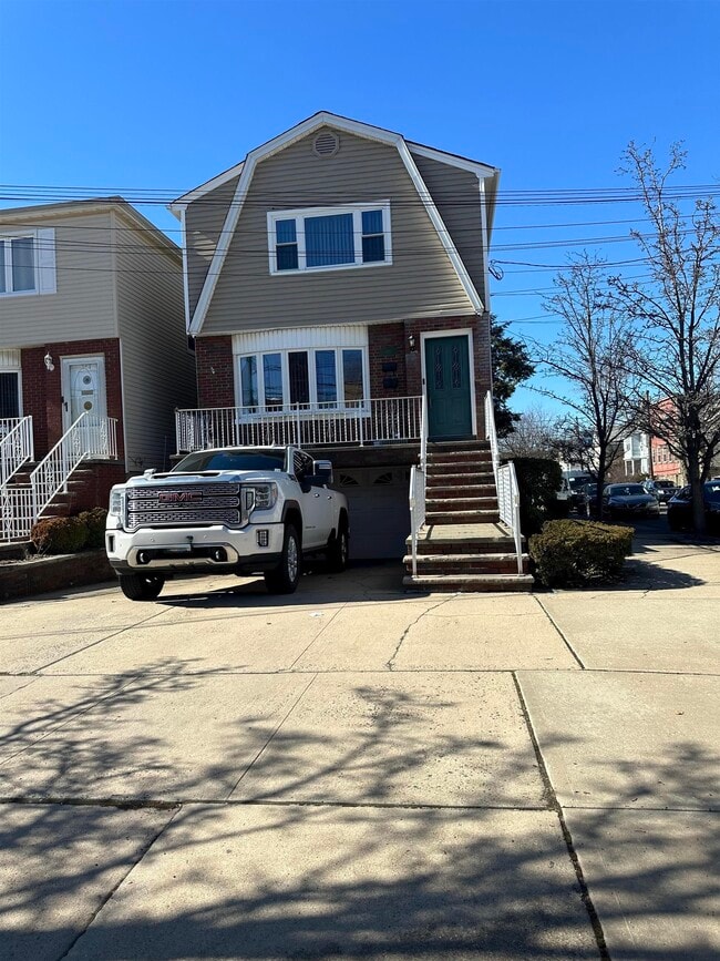 929 Avenue C Unit 2, Bayonne, NJ 07002 - Room for Rent in Bayonne, NJ ...