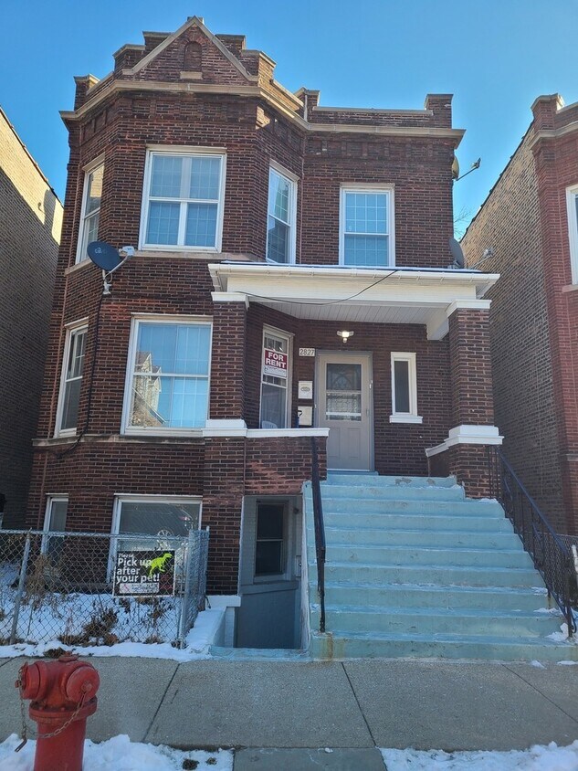 2827 N Rockwell St Unit 2, Chicago, IL 60618 - Condo for Rent in ...