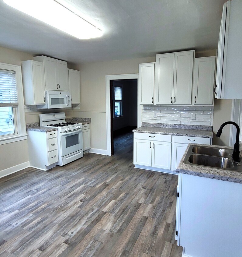 1572 Hamilton Ave NW Unit Main Level, Grand Rapids, MI 49504 - 1572 ...