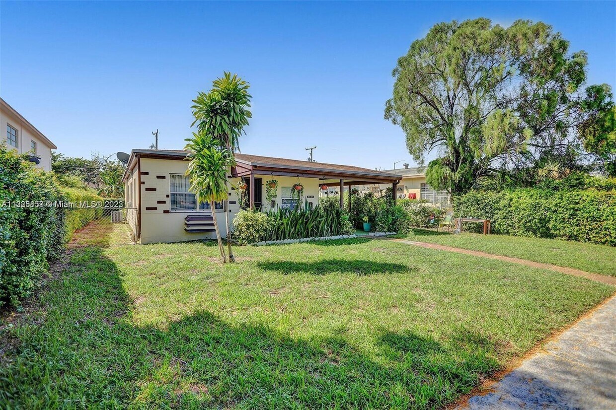 2040 NE 172nd St Unit 2040, North Miami Beach, FL 33162 - Room for Rent ...