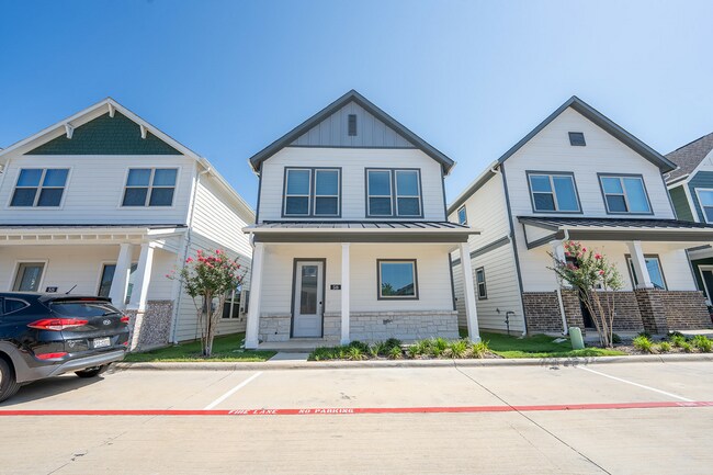 Mission Town Square - Apartments in Hurst, TX | Apartments.com