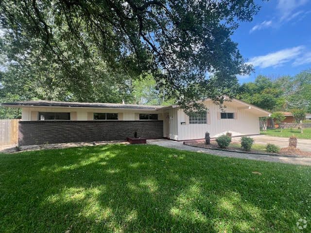 Country Club Estates Apartments for Rent with a Swimming Pool - Baton ...