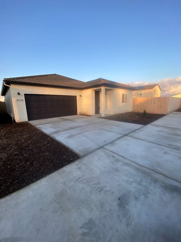 3928-3928 S Burke St Unit 3928 S. Burke, Visalia, CA 93277 - Room for ...