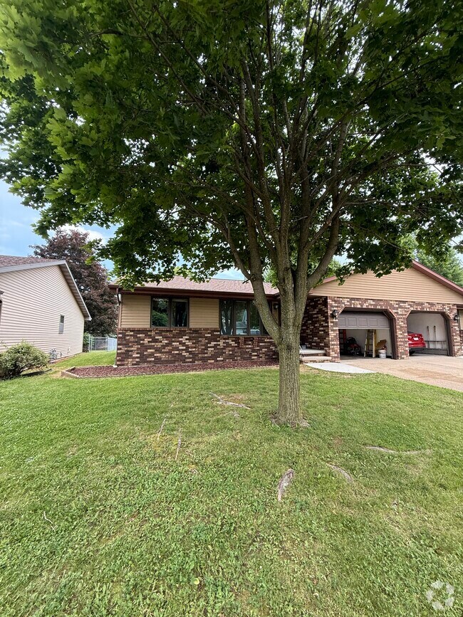 Daybreak Estates Apartments for Rent with High Ceilings - Appleton, WI ...