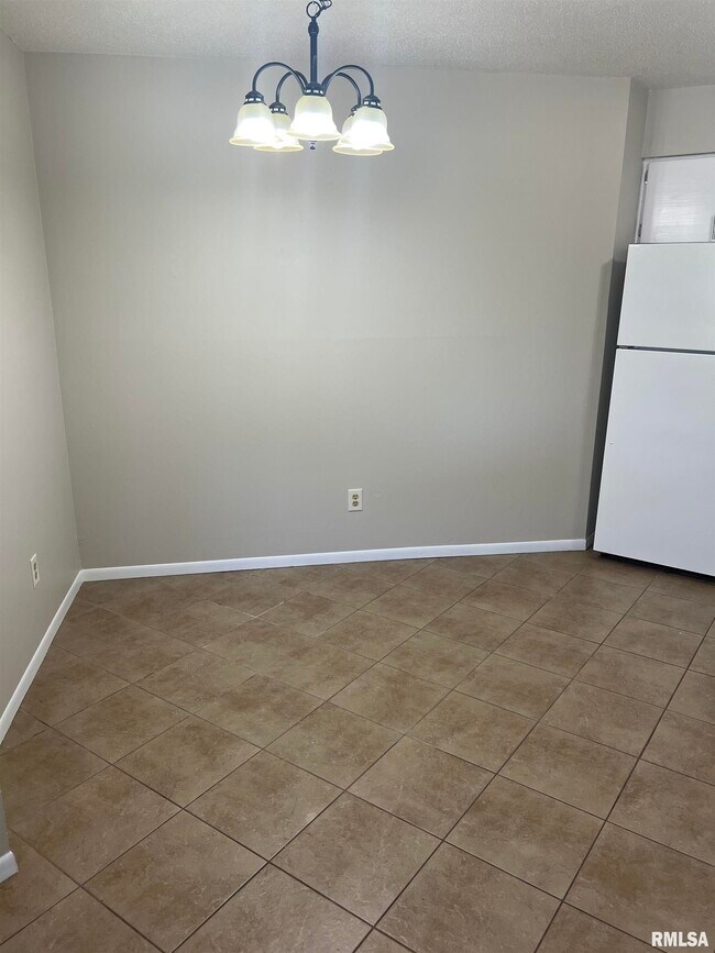 2608 W Willowlake Dr Unit 114, Peoria, IL 61614 - Room for Rent in Peoria, IL | Apartments.com
